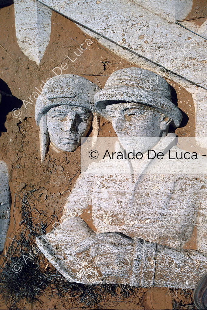 Frammento di rilievo dall,arco dei Fileni - 40610