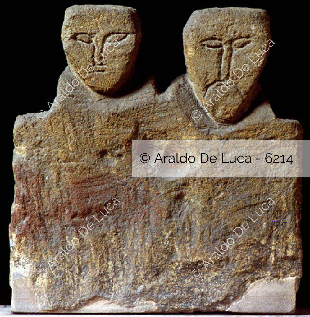 Stele votiva a volto umano - 6214