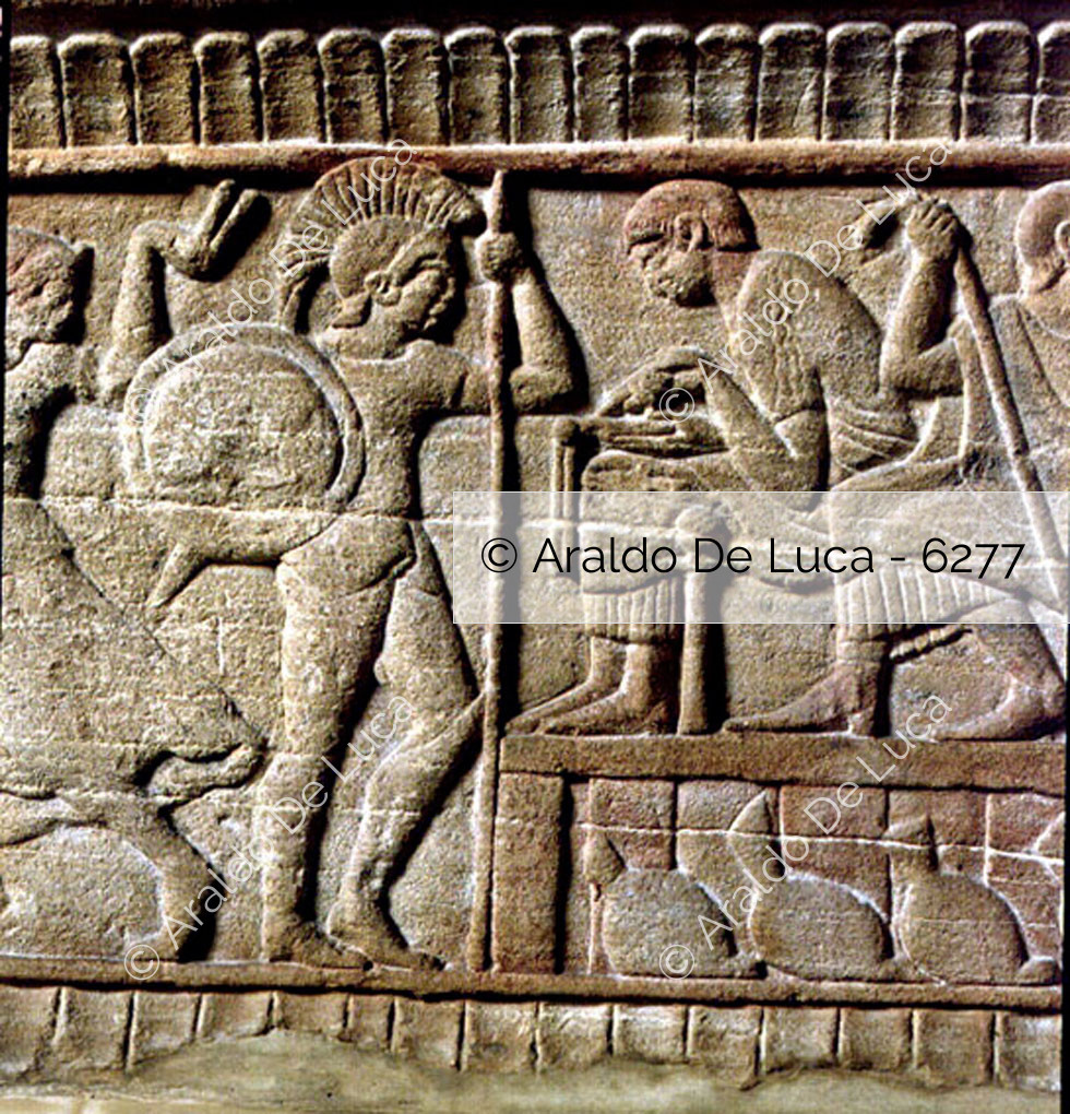 Cippo funerario con scene di giochi e banchetto - 6277